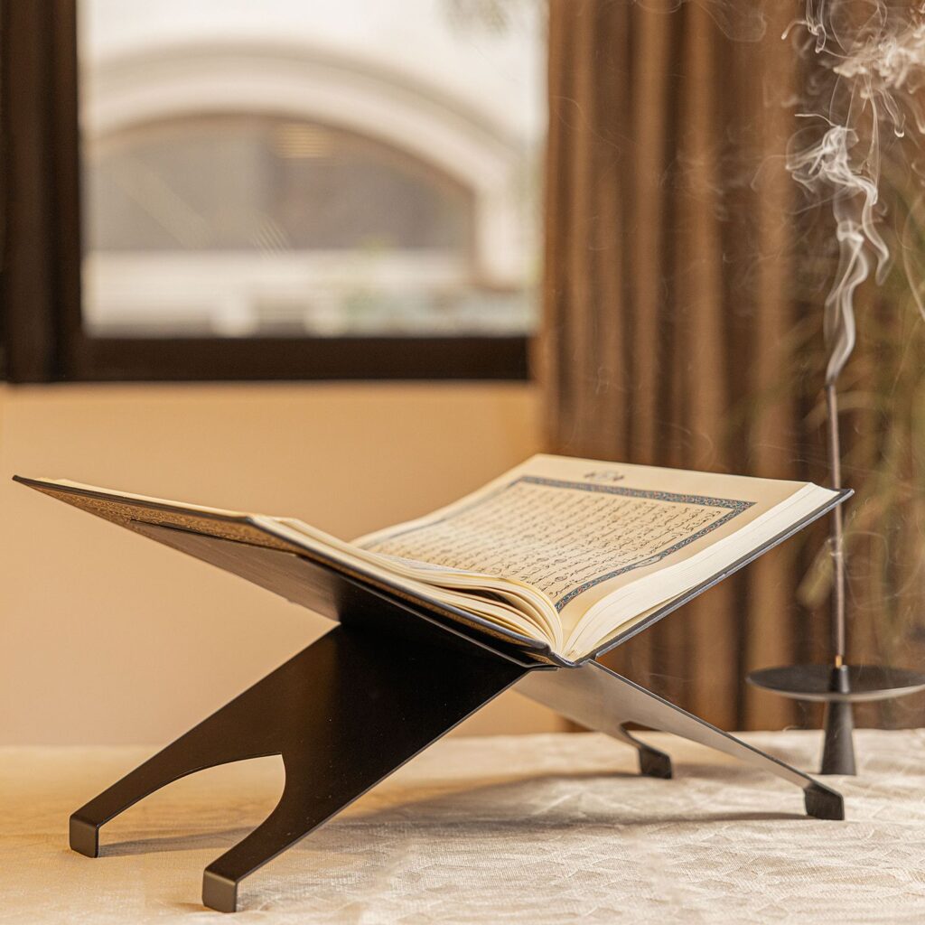 The Holy Quran Holder – Grams
